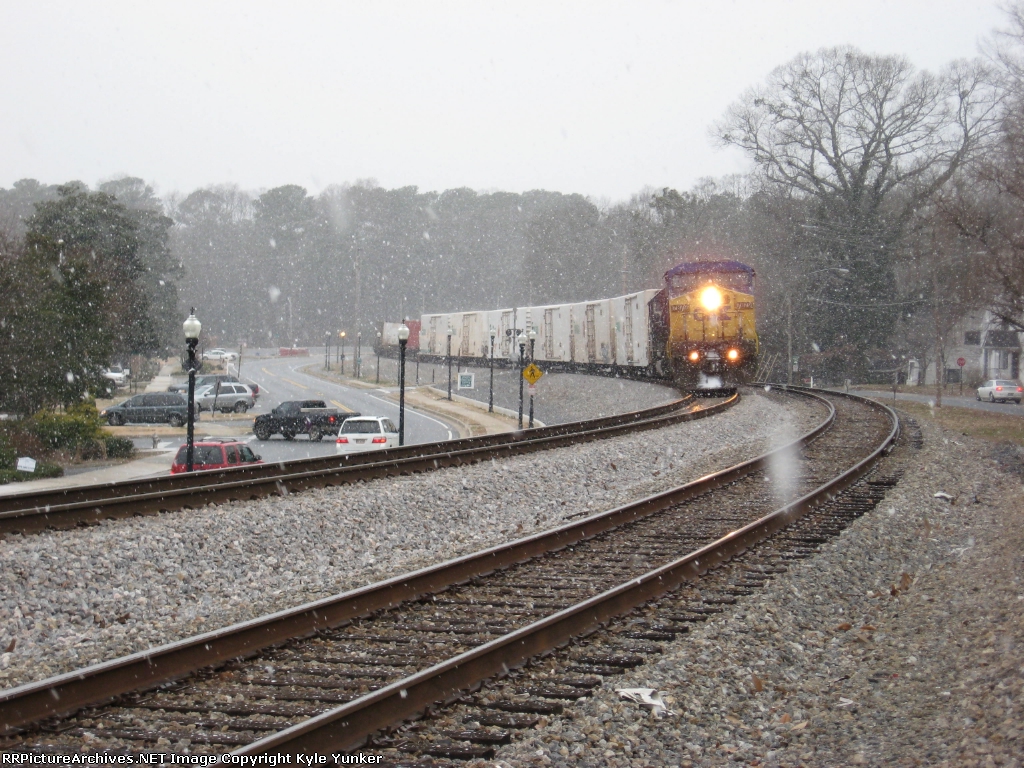 SB intermodal train Q141 in the snow